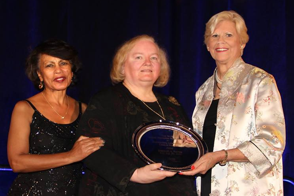 Alumna Deborah Raines receives NLN Award for Outstanding Leadership in ...