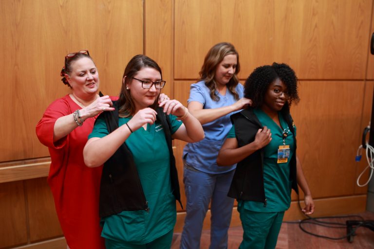 Vesting ceremony welcomes students to nursing profession – VCU School ...